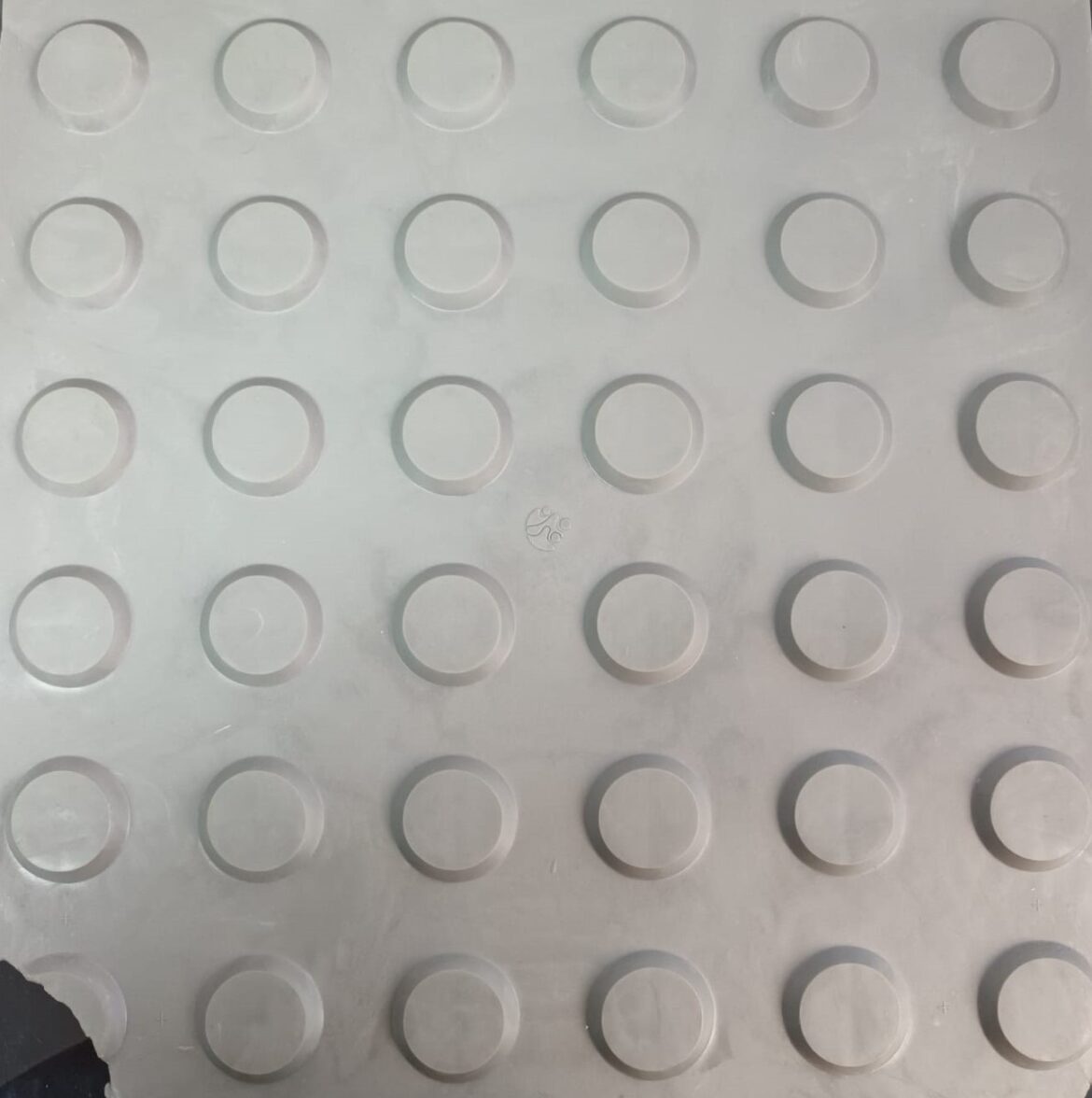 Baldosa Podotactil Gris Pare | Melavinyl